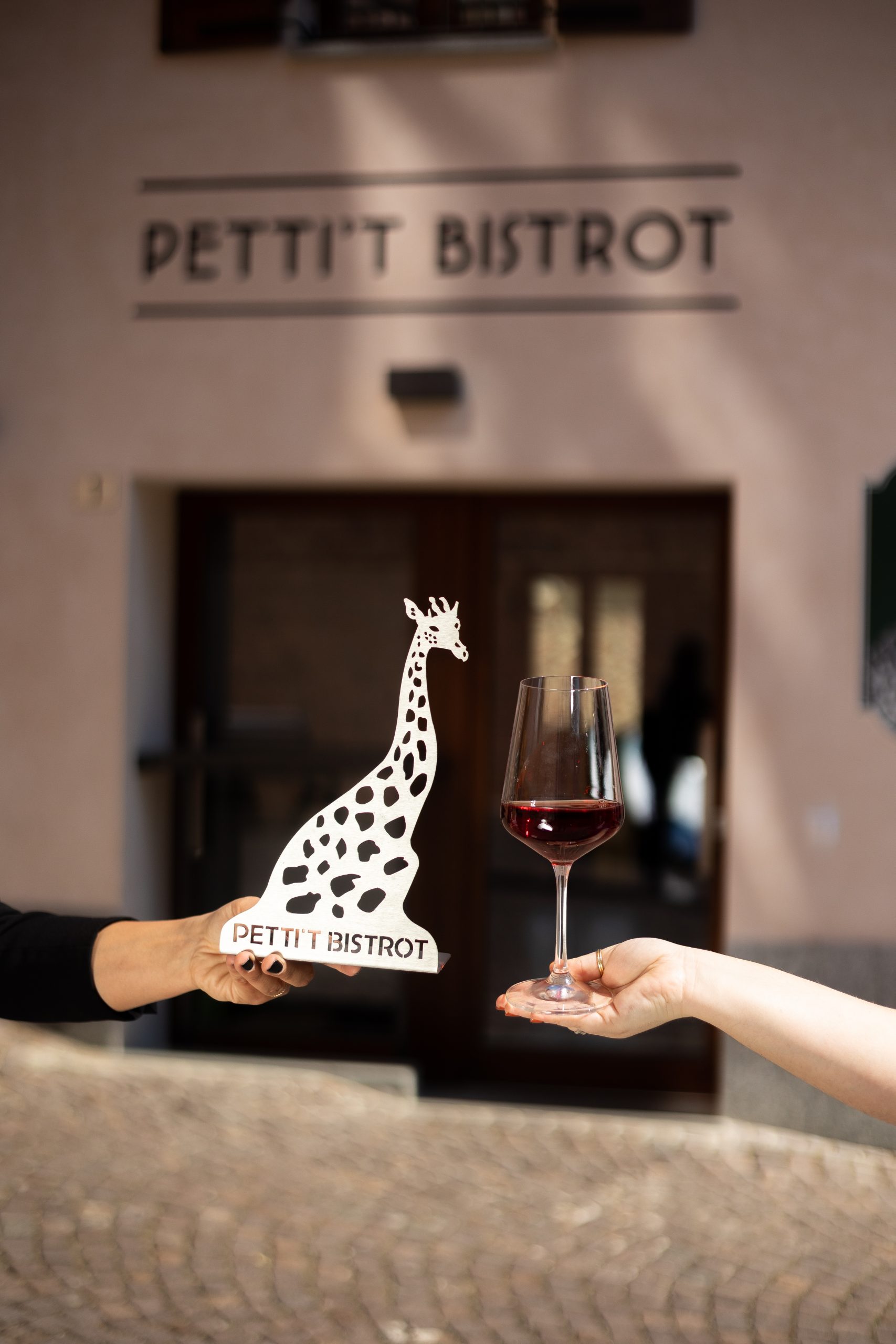 Petti't Bistrot e i suoi balconcini su Barolo - Le strade