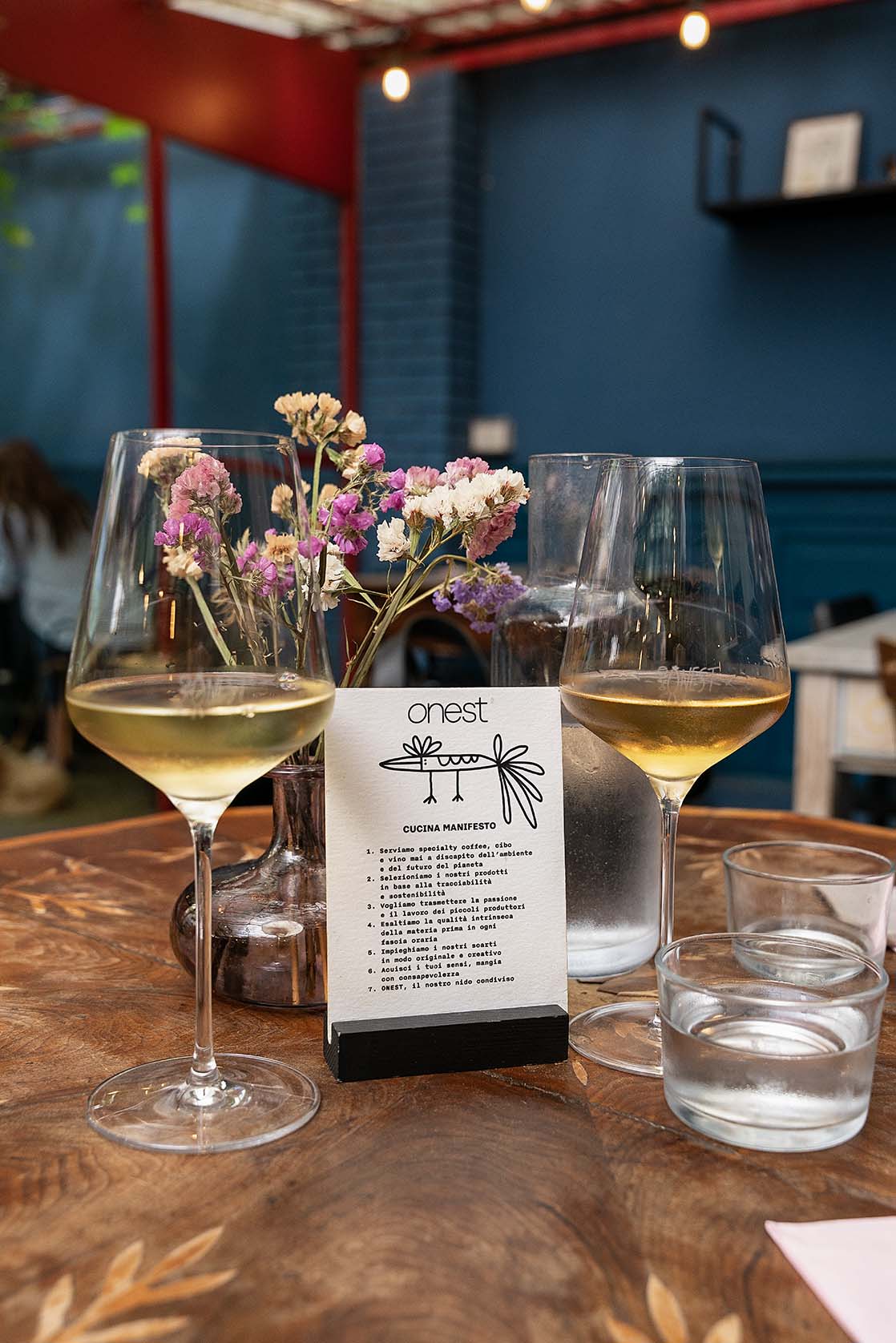 Onest Milano: vini naturali, specialty e piattini | Le strade di Milano